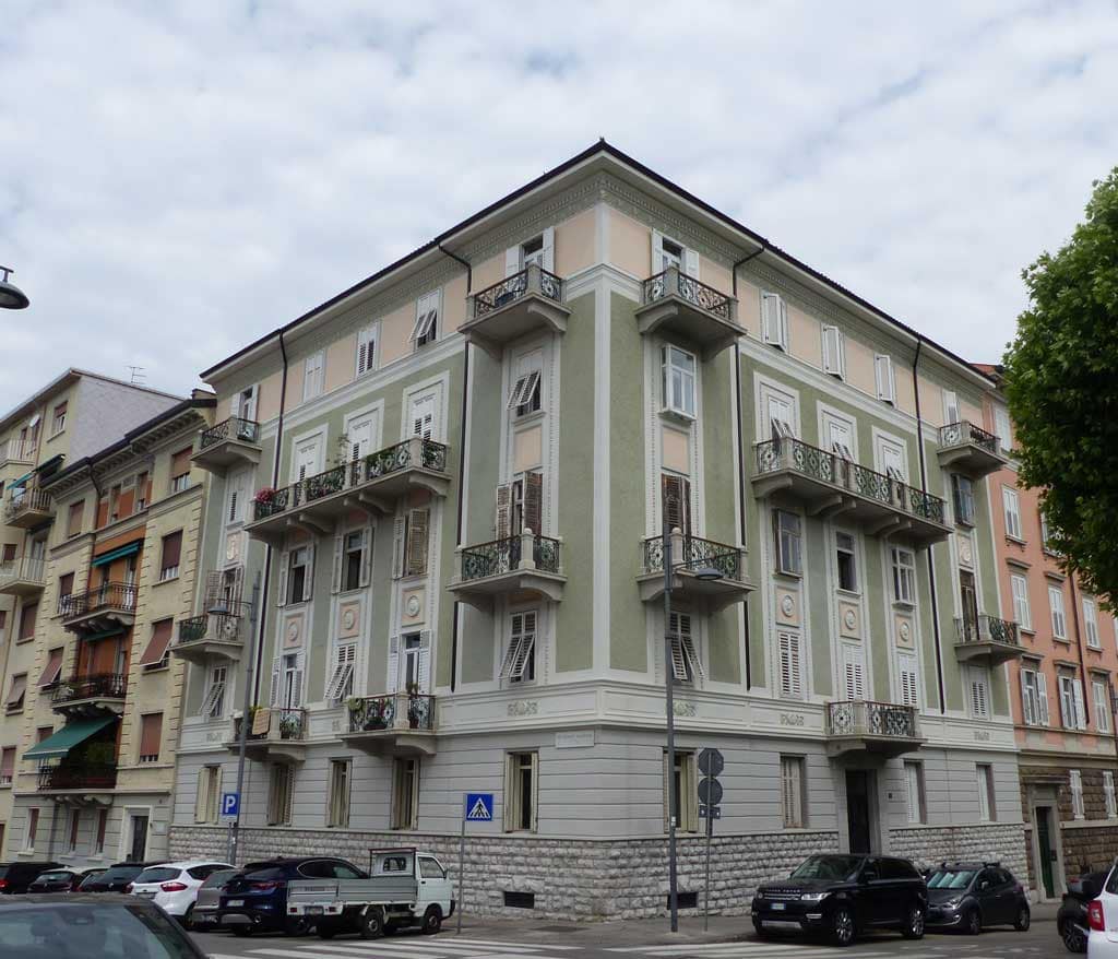 STABILE DECORATO – Piazza Carlo Alberto – Trieste - Nevyjel Restauri Arte